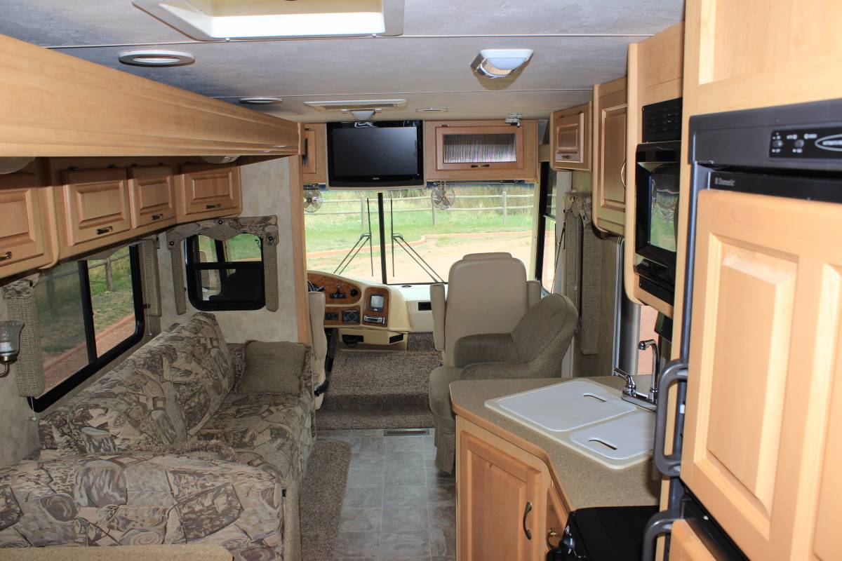Damon Daybreak w/ 2 slides and bunks RV Rental